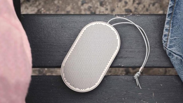 Beoplay P2 ลำโพงพกพาขนาดเล็กจาก B&O ดีไซน์เรียบหรู คุณภาพเสียงสุดคมชัด | Flashfly Dot Net