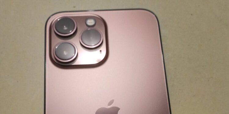ภาพหลุด iPhone 13 Pro สี Rose Gold และแผนผังการออกแบบ iPhone 13 Pro Max ...