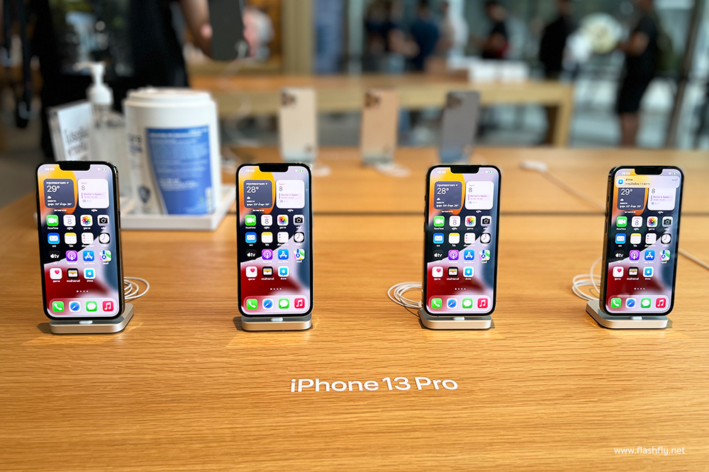 พาไปชม iPhone 13 เครื่องจริงทุกรุ่นทุกสี พร้อมบรรยากาศวางจำหน่ายวันแรก ...