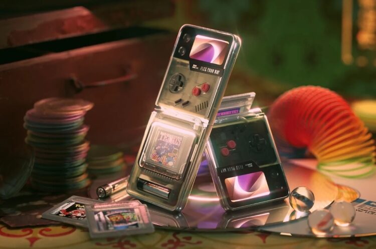 ดีไซเนอร์เปลี่ยน Galaxy Z Flip ให้กลายเป็น Game Boy Advance SP ด้วยเคส ...