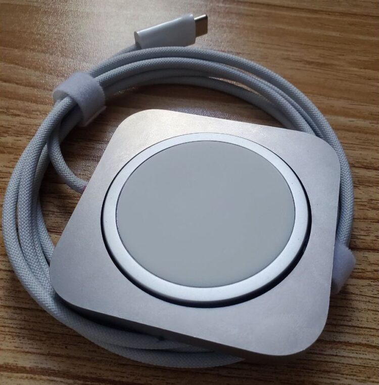 เผยโฉม Apple Magic Charger แท่นชาร์จ iPhone ที่ไม่ได้เปิดตัว – Flashfly ...