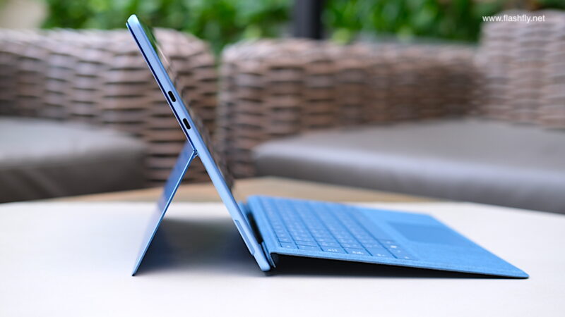 รีวิว Microsoft Surface Pro 9 สีฟ้า Sapphire รุ่นใหม่ล่าสุดมาพร้อมจอสัมผัส 13 นิ้ว รีเฟรช 120Hz ...