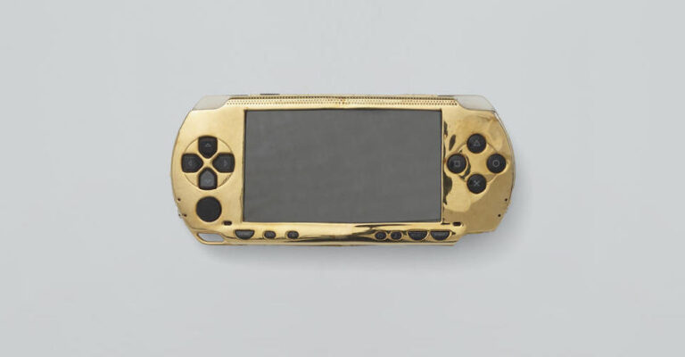 Drake อวด PSP ทองคำมูลค่าราว 640,190 บาท ใน MV ใหม่ ซึ่ง Pharrell ...