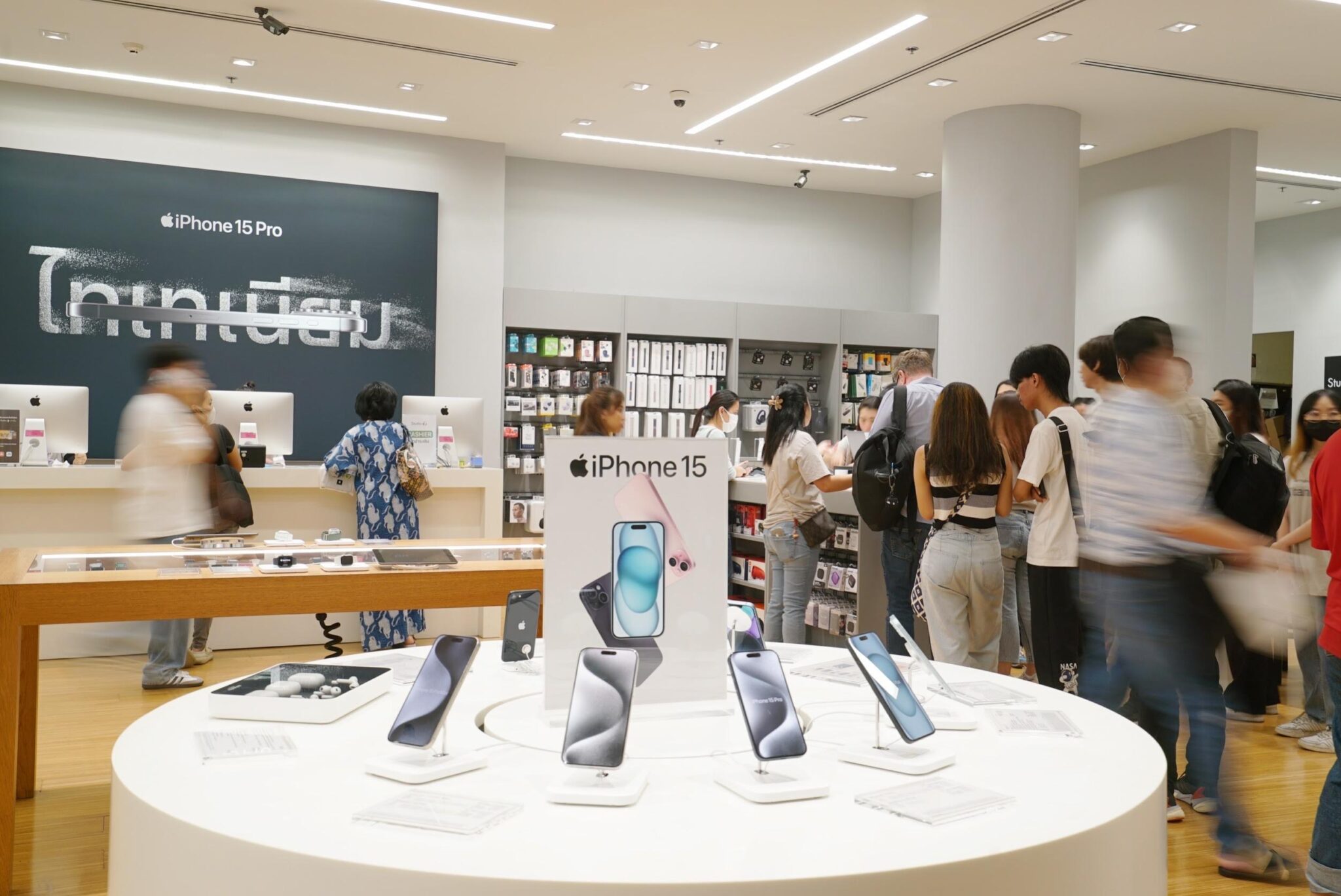 COM7 เผยกระแส iPhone 15 ซีรีส์สุดว้าว iPhone 15 Pro Max ความจุ 256 GB และ 512 GB สีไทเทเนียม ...