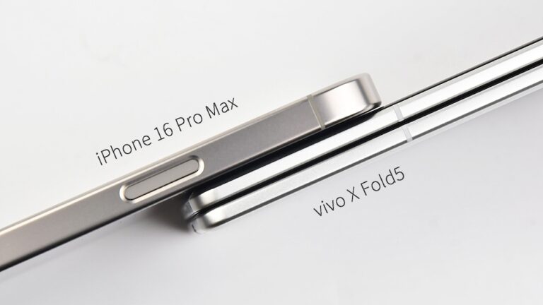 เทียบความบาง vivo X Fold5 กับ iPhone 16 Pro Max – Flashfly Dot Net