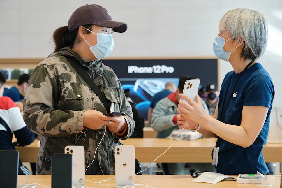 ชมบรรยากาศ Apple Store ในวันแรกของการจำหน่าย iPhone 12 mini และ iPhone ...