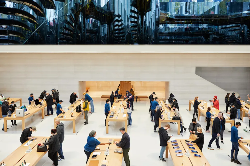 ชมบรรยากาศ Apple Store ในวันแรกของการจำหน่าย iPhone 12 mini และ iPhone ...