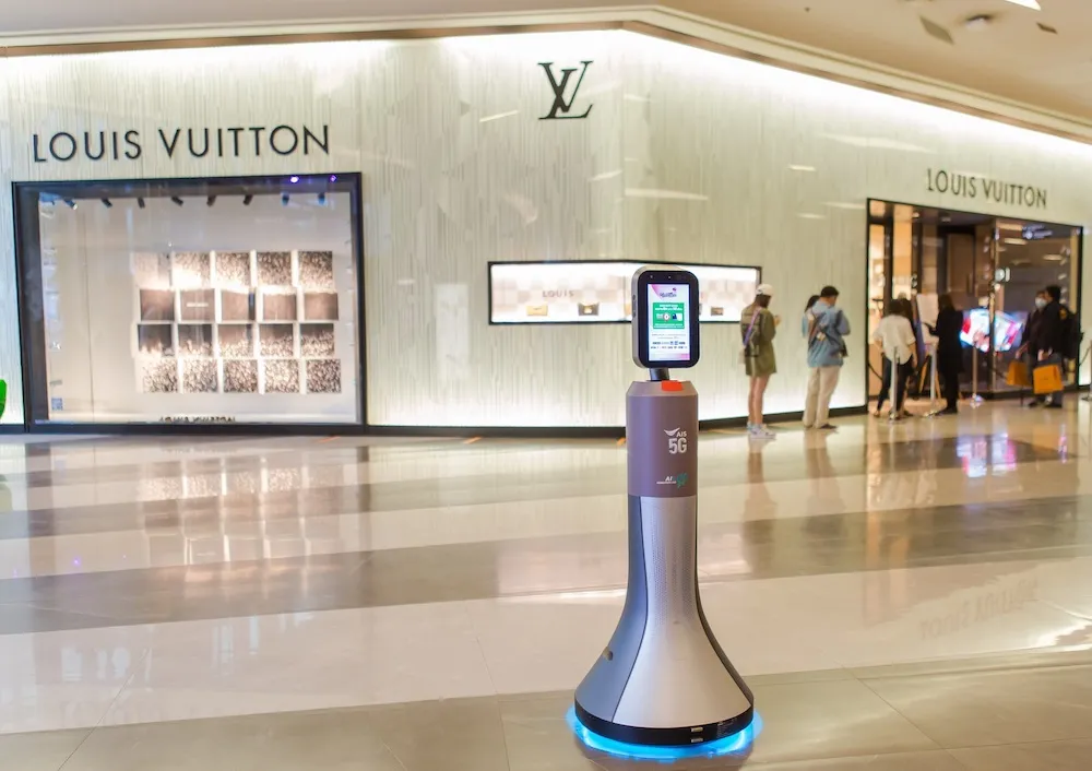 AIS แท็คทีม สยามพารากอน และ TKK ขนทัพหุ่นยนต์ Robot Smart Retail มอบ ...